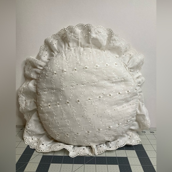 Bedding | 1 Round White Embroidered Eyelet Lace Ruffle Throw Bed Pillow ...